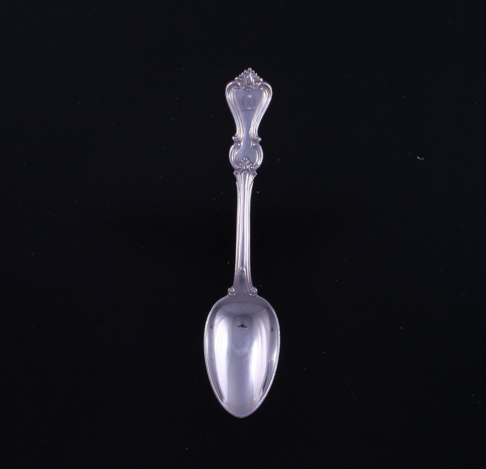 A George V Albert pattern sterling silver dessert spoon ...