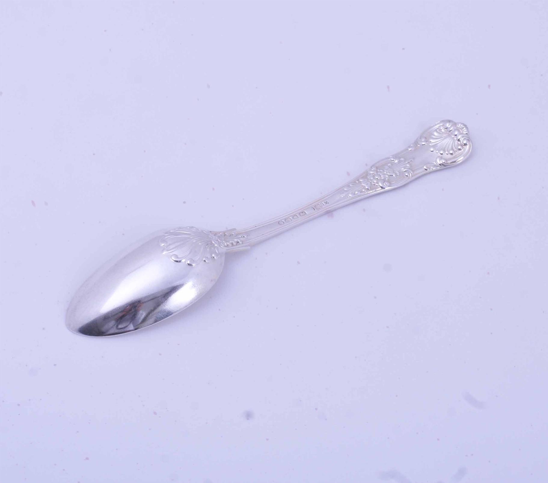 A Victorian Queen's pattern sterling silver dessert spoon ...