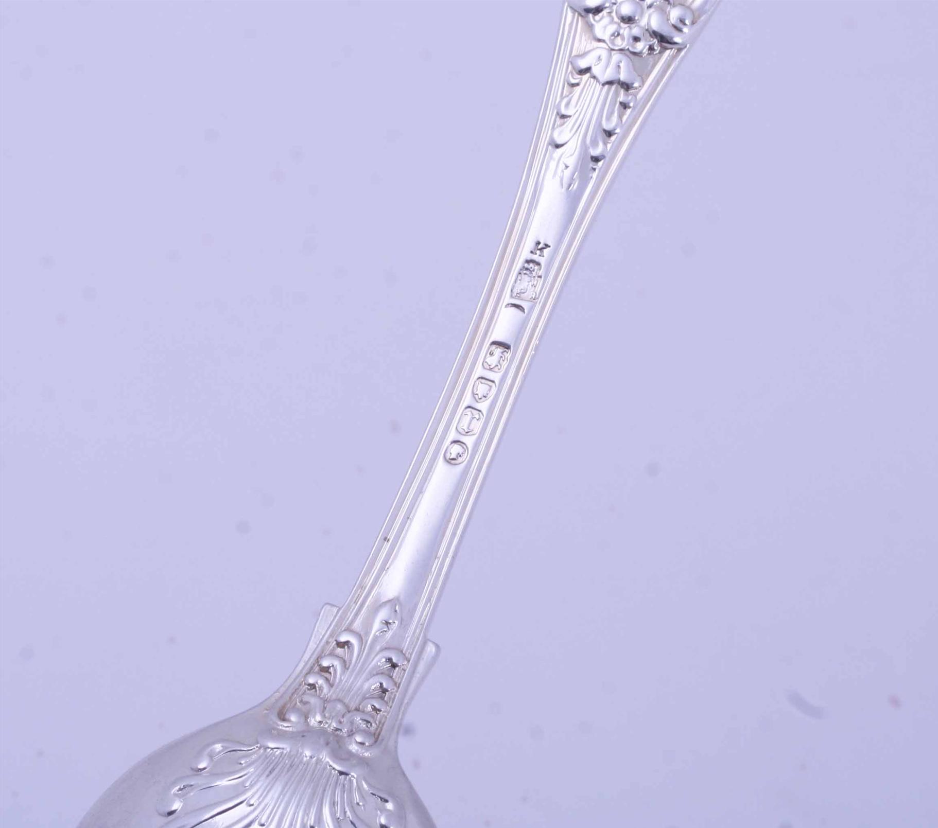 A Victorian Queen's pattern sterling silver dessert spoon ...