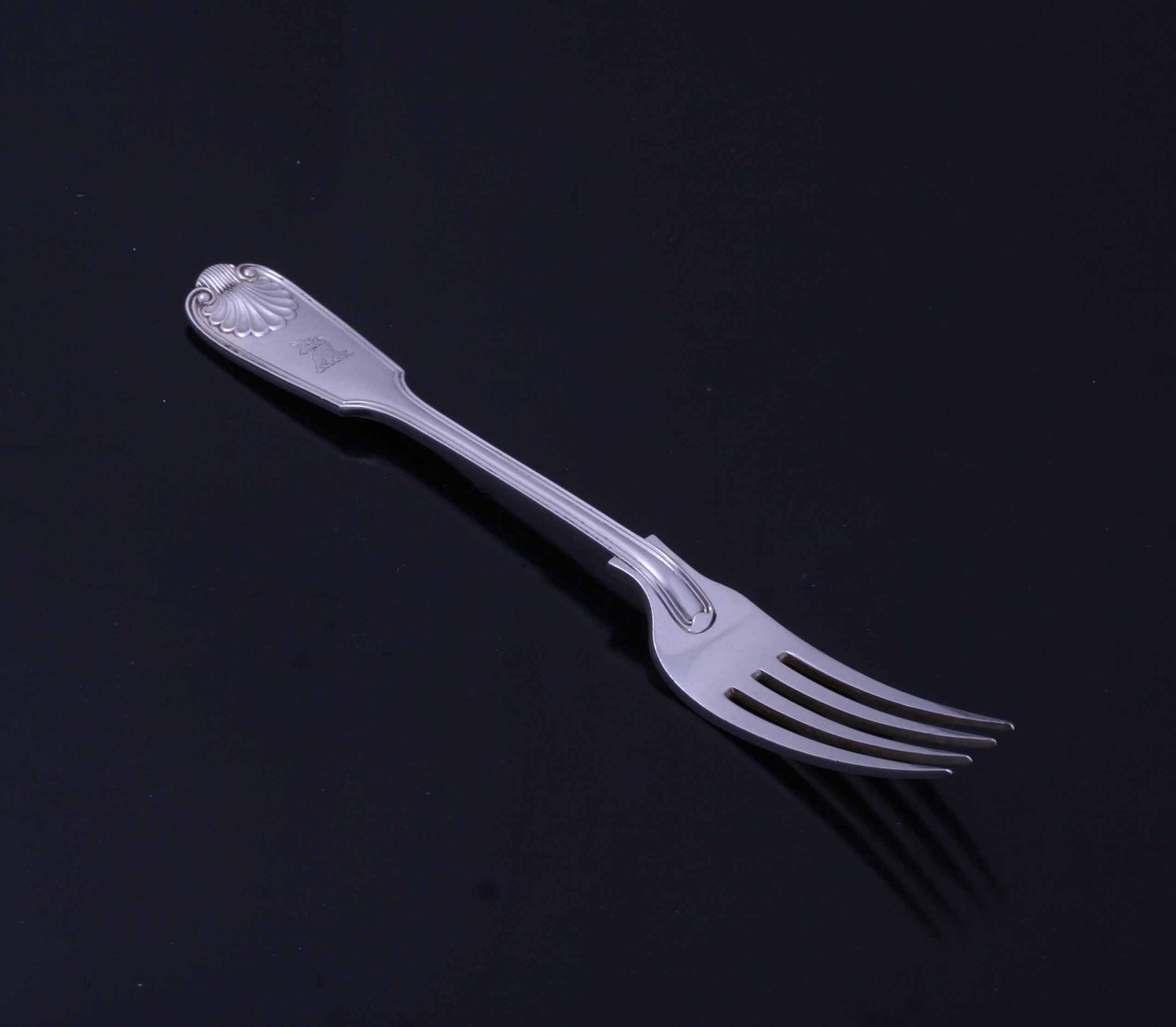 A Victorian fiddle, thread and shell pattern sterling silver table fork : MyFamilySilver.com