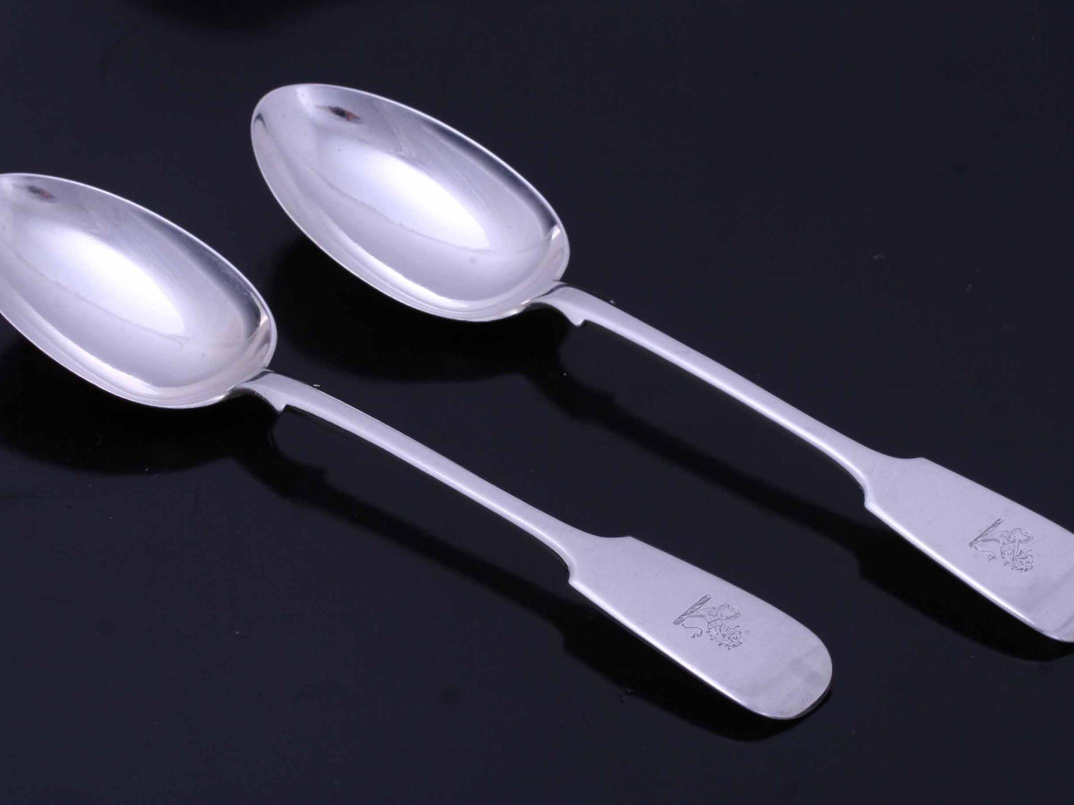 Pair of Edwardian sterling silver fiddle pattern table spoons ...