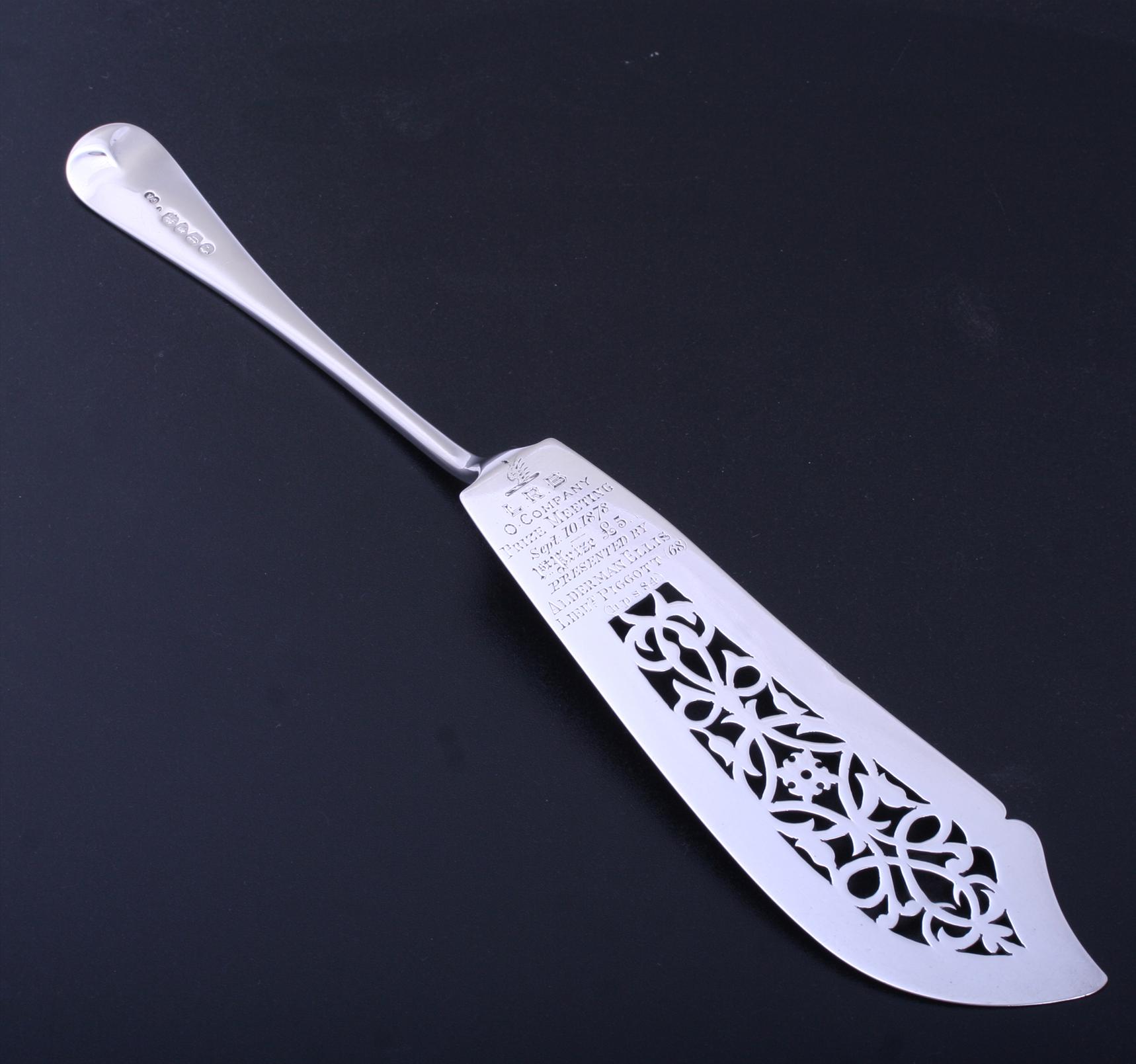 A Victorian sterling silver fiddle pattern fish slice : MyFamilySilver.com