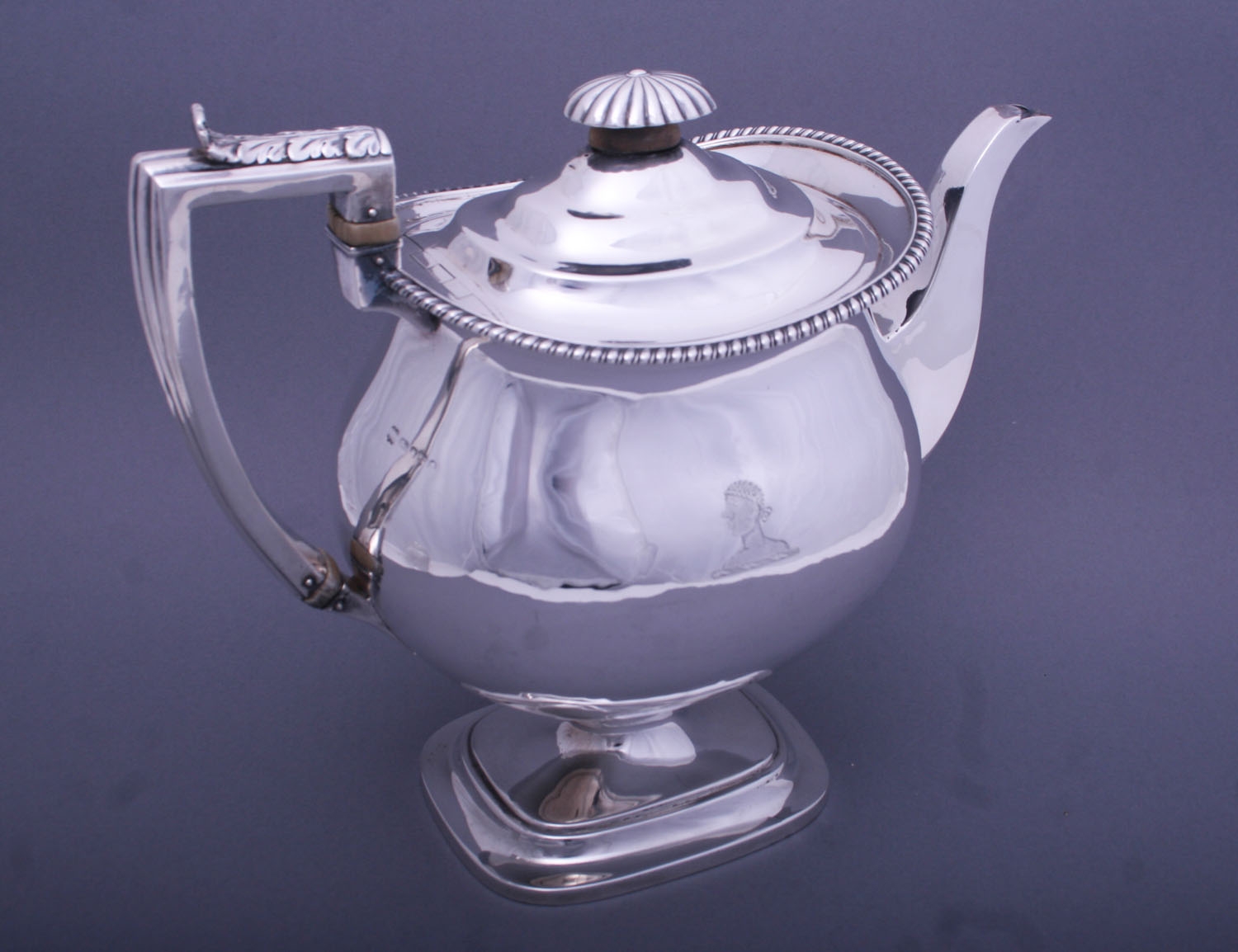 A fine Regency sterling silver coffee pot : MyFamilySilver.com