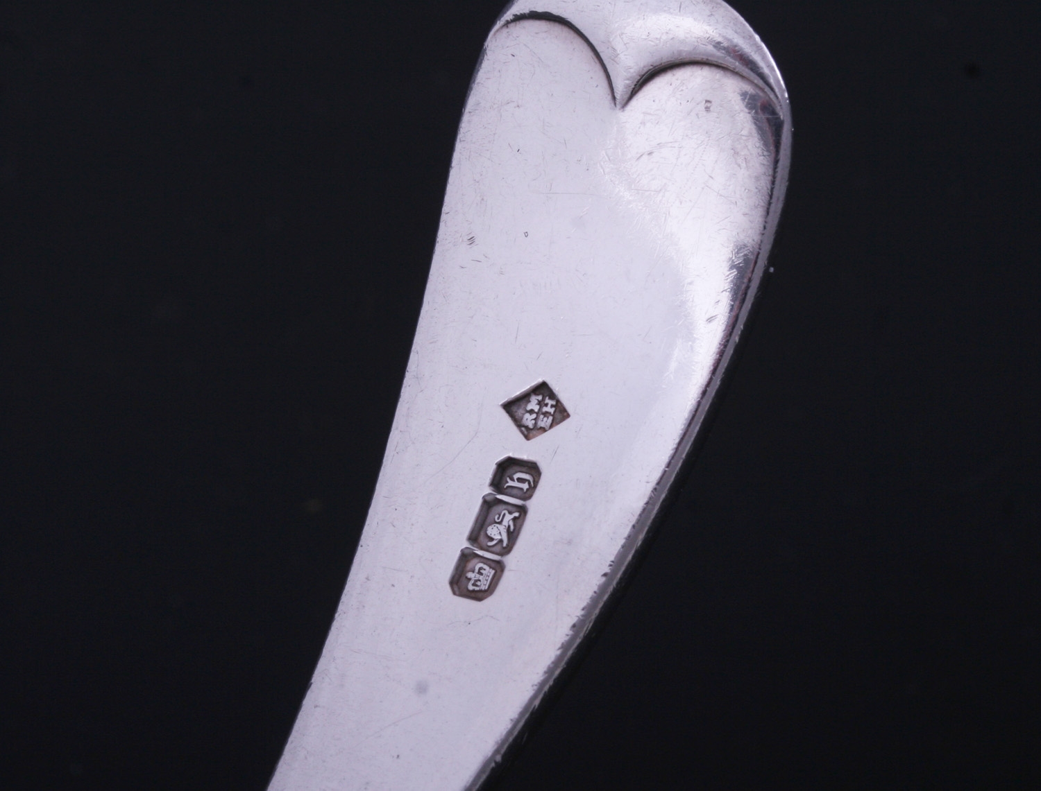 A pair of Victorian Old English pattern sterling silver sauce ladles ...