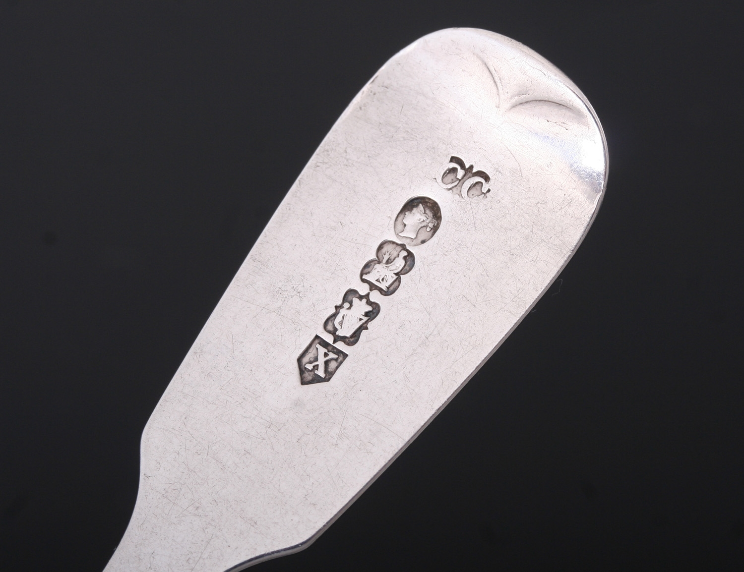 A set of six Irish Victorian fiddle pattern sterling silver dessert ...