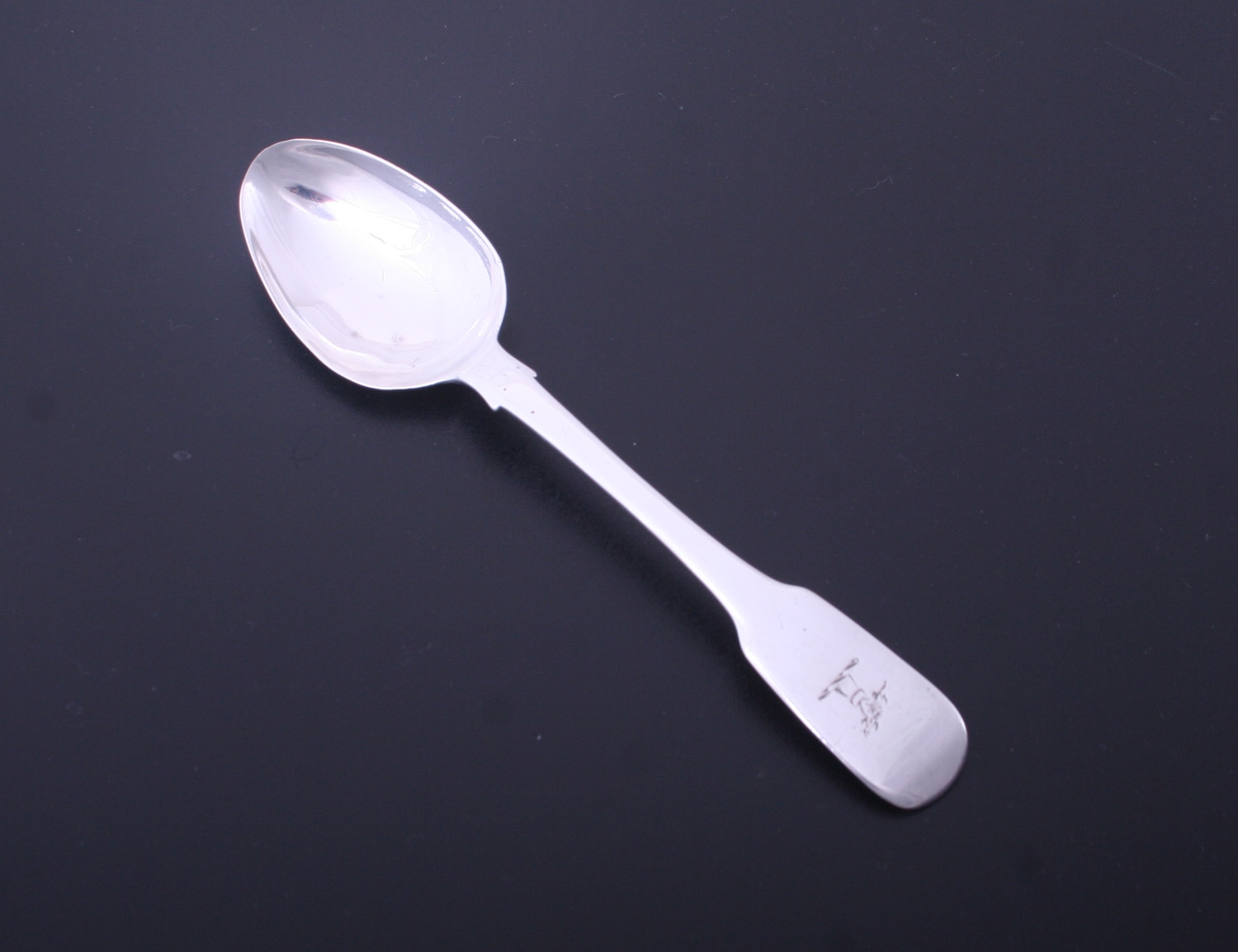 An Irish George III fiddle pattern sterling silver tea spoon ...