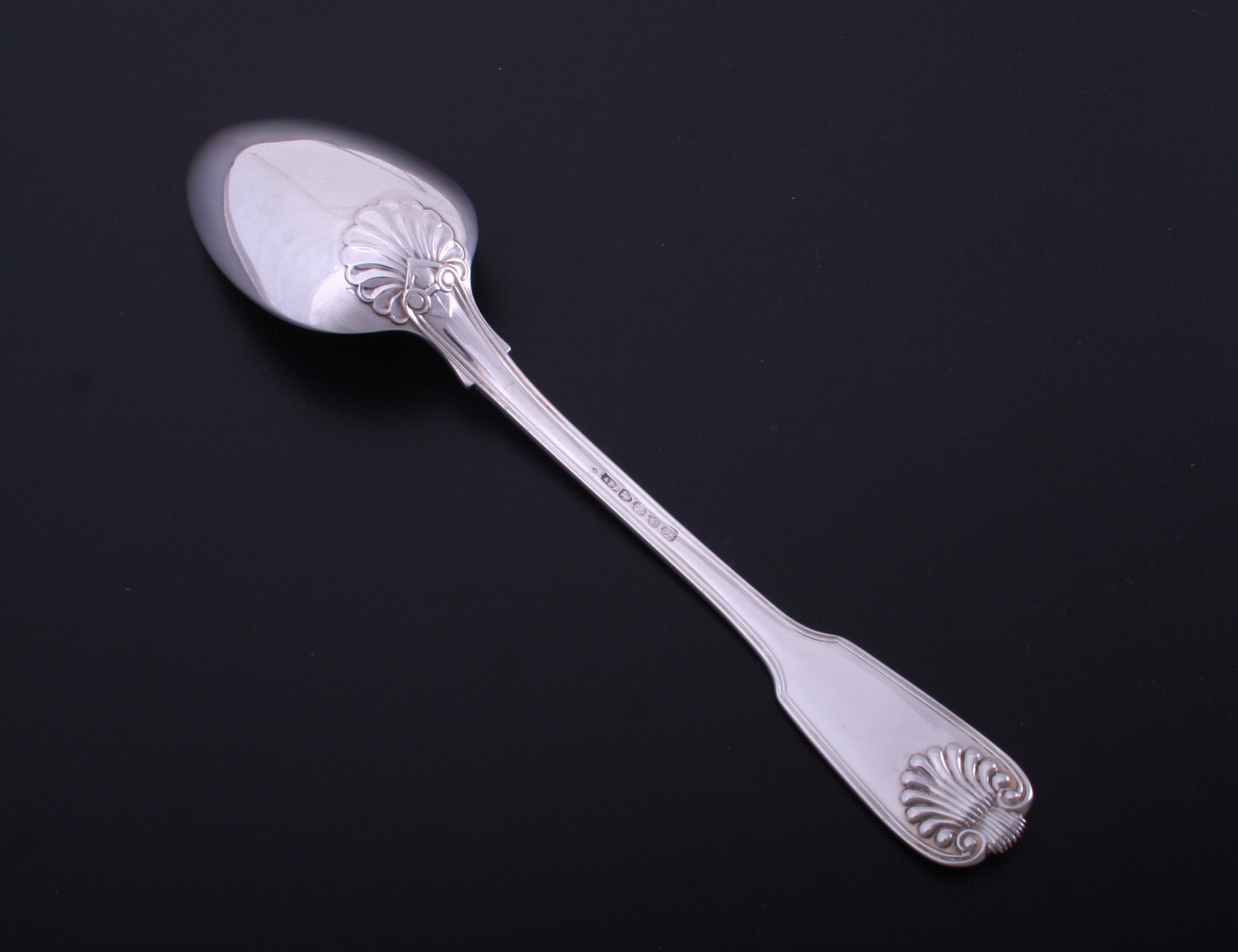 A William IV fiddle, thread and shell pattern sterling silver table ...