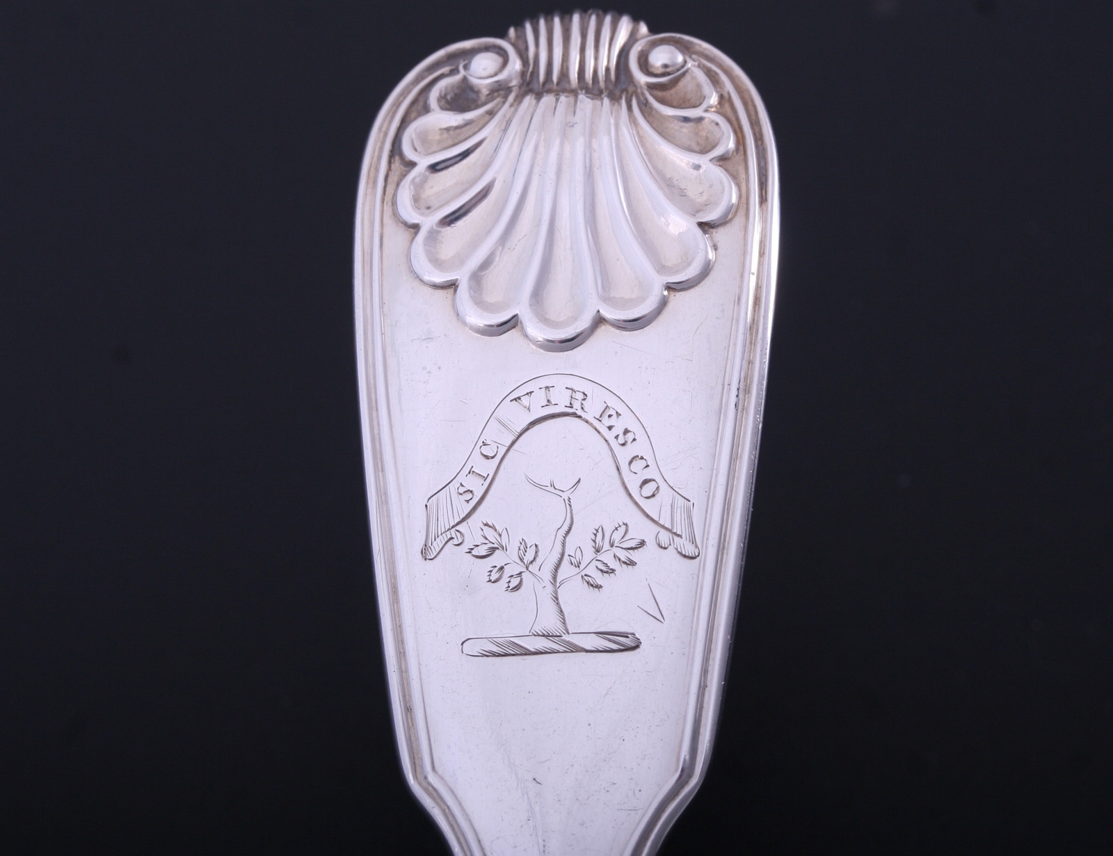 A William IV fiddle, thread and shell pattern sterling silver table ...