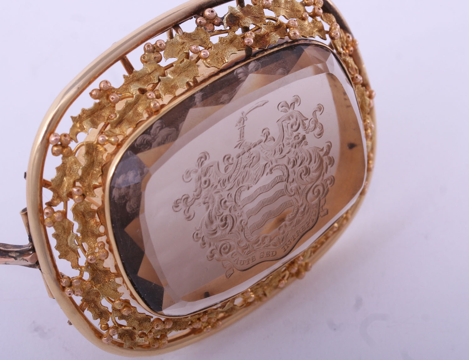 Exceptional Victorian gold and hardstone intaglio armorial brooch ...