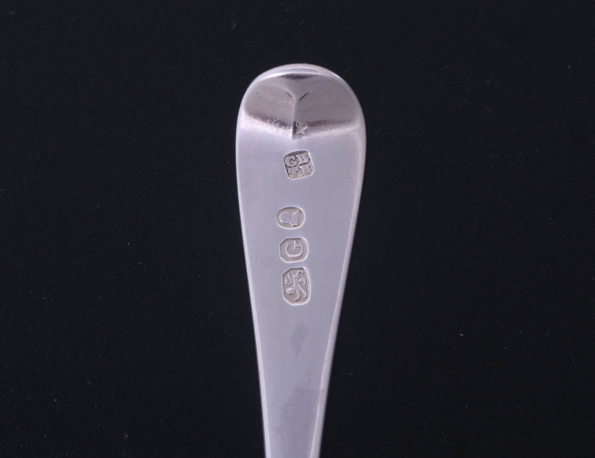 A good set of eighteen George III Old English pattern sterling silver ...