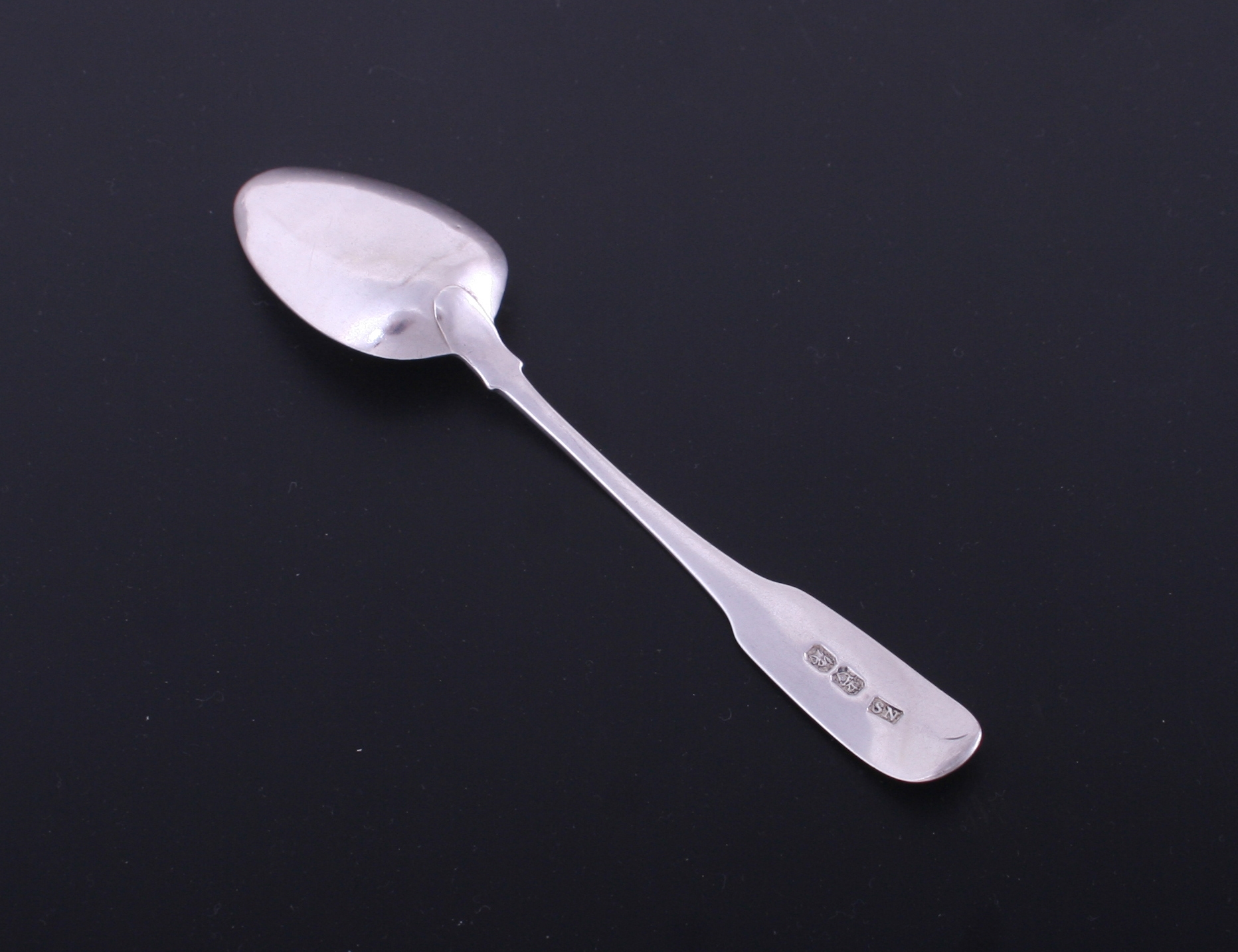 An Irish antique fiddle pattern sterling silver tea spoon ...