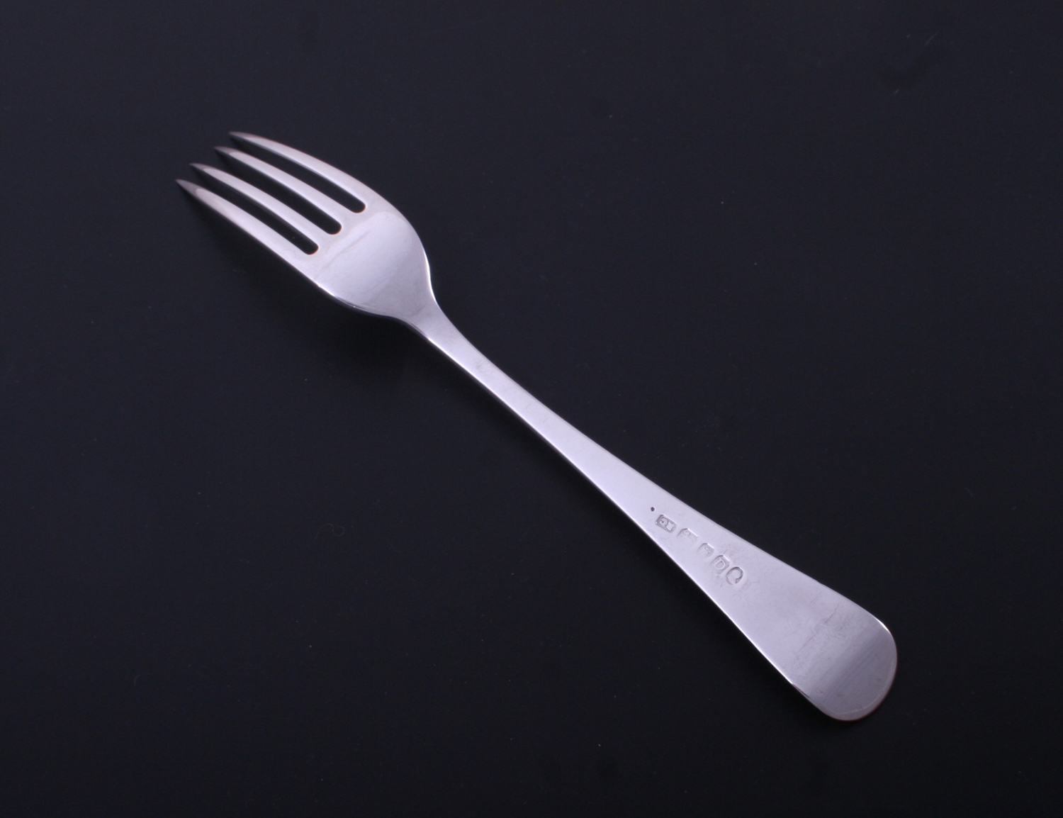 A George III Old English pattern sterling silver table fork ...